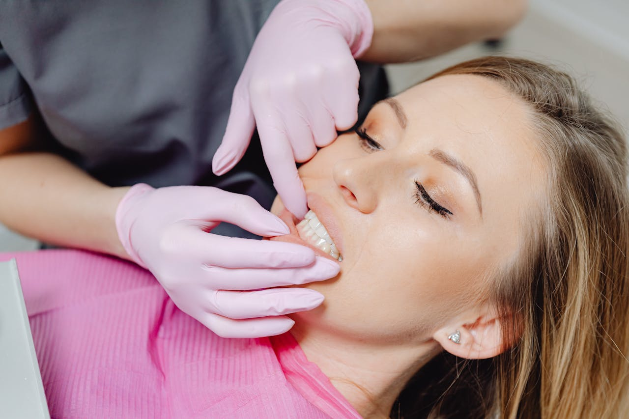 Denti storti in età adulta: come raddrizzarli | Kena clinics